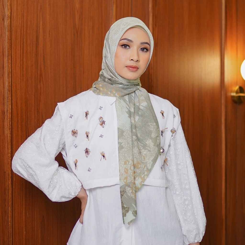 Jual Jenna and Kaia - Forest Scarf Broken White - Hijab Kerudung Segi ...
