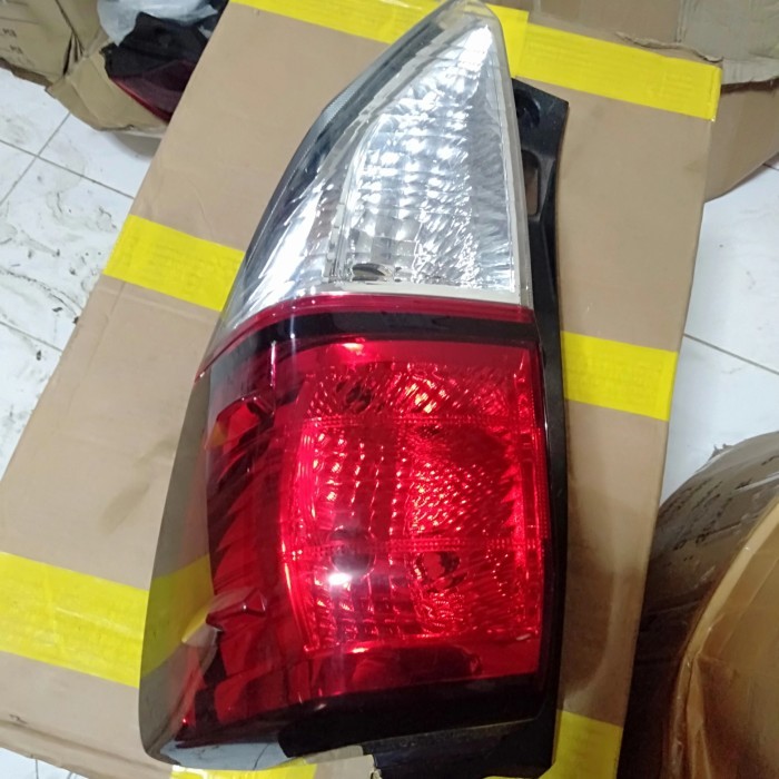 Jual lampu stop/Stplamp innova REBORN VENTURER original | Shopee Indonesia