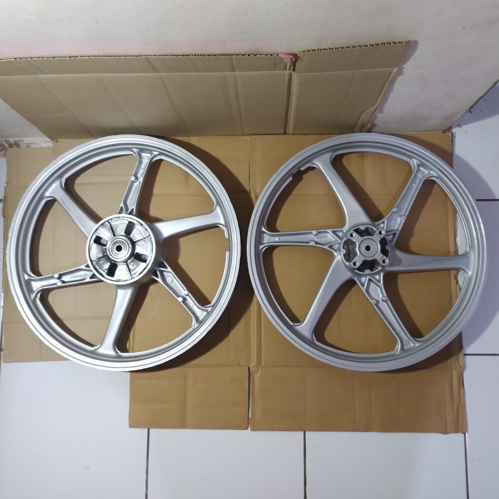 Jual Sepasang Velg Pelek Motor Roda Yamaha Jupiter Z Lama CW Original ...