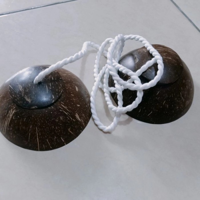 Jual Egrang Batok Kelapa - Mainan Tradisional Egrang Batok Kelapa ...