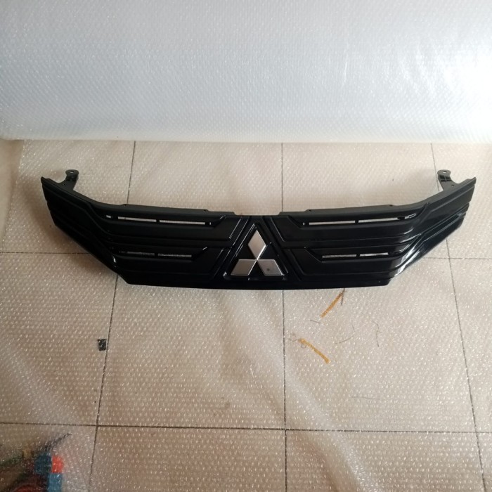 Jual GRILLE HITAM GRILL RADIATOR DEPAN ASLI MITSUBISHI EXPANDER 2019 ...