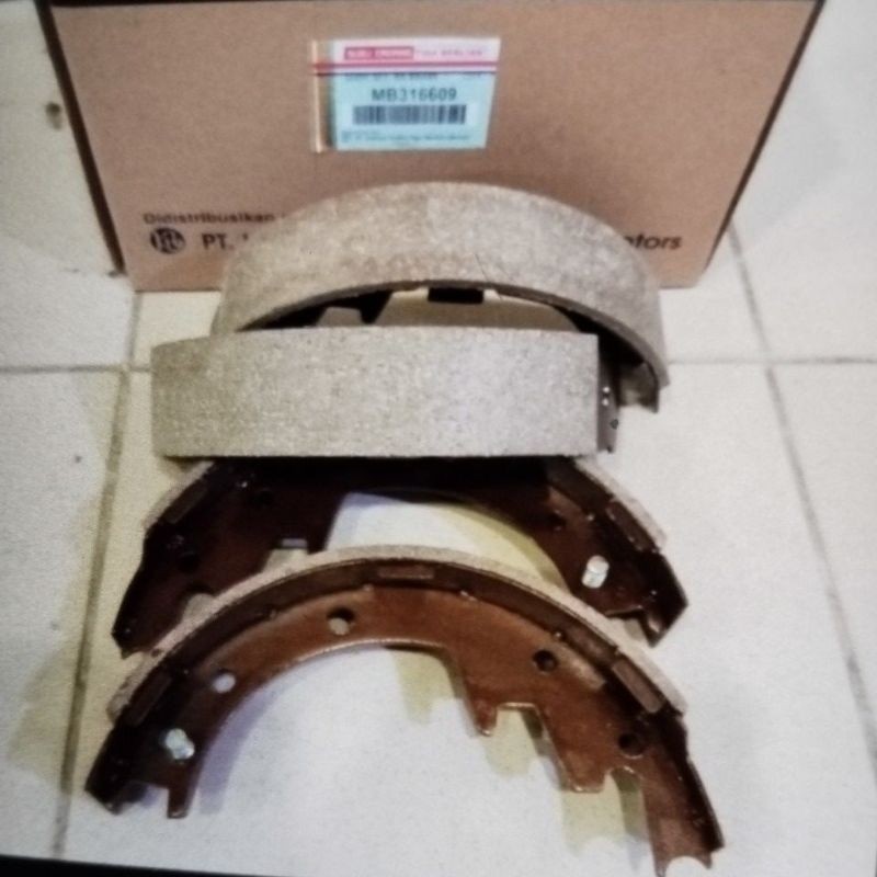 Jual Kampas rem belakang/Brake shoe Mitsubishi L300 Bensin | Shopee Indonesia