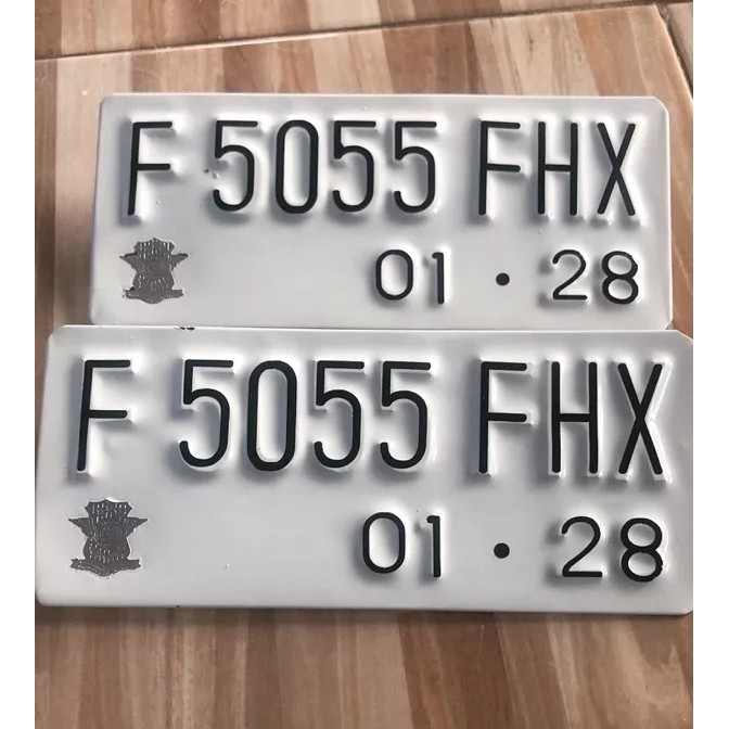 Jual plat nomer motor putih / plat motor custom baut tanam putih ...