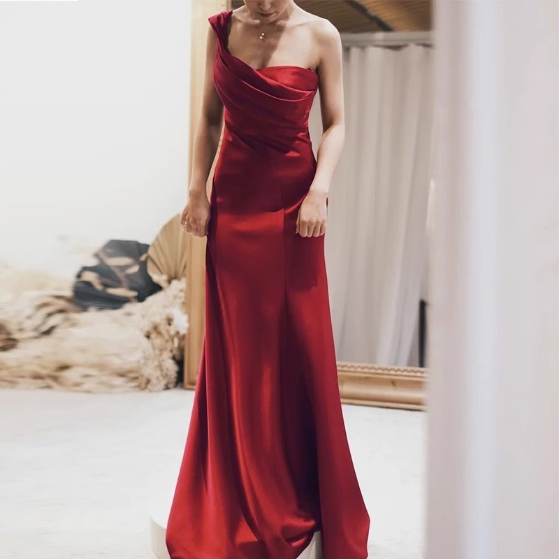 Jual FW24-301036 Gaun Pesta Wanita. Women's One Shoulder Red Satin ...