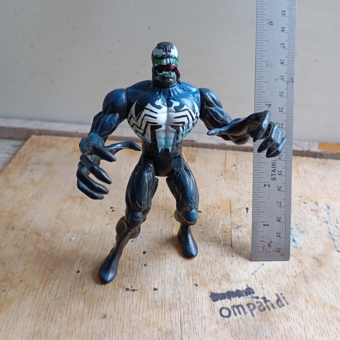 Jual FN figure action venom toybiz | Shopee Indonesia