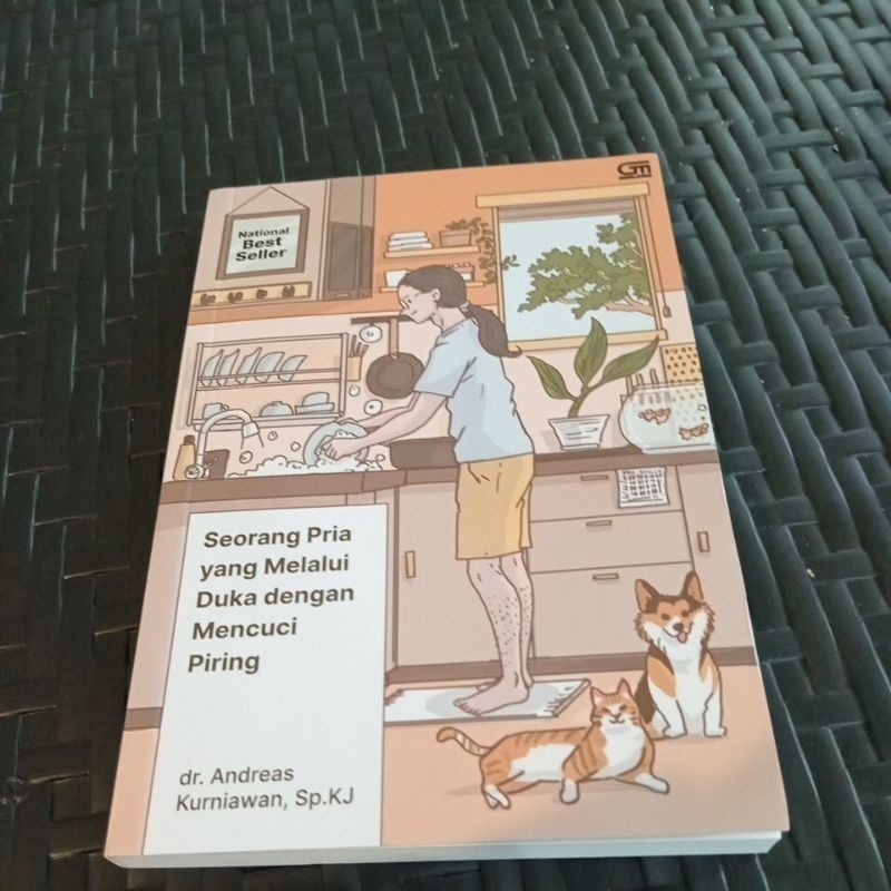 Jual buku best seler seorang pria yang melalui duka dengan mencuci ... Jual buku best seler seorang pria yang melalui duka dengan mencuci ...