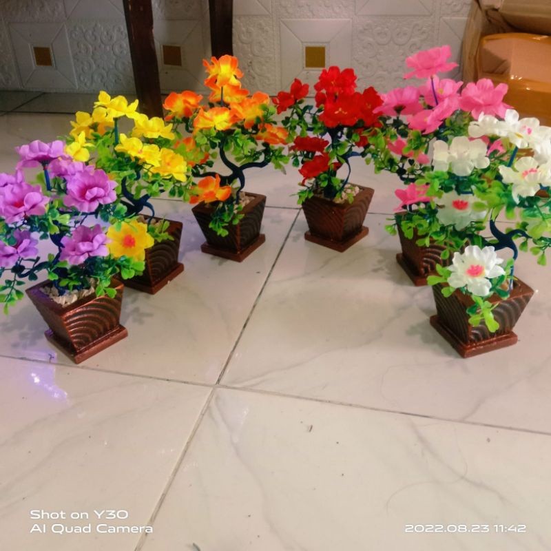 Jual BUNGA PLASTIK + POT DAN BATU // ORNAMEN POT KAYU TANAMAN PAJANGAN ...
