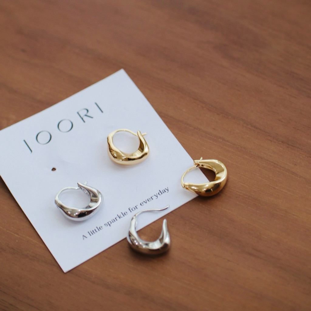 Jual JOORI - Anting Wanita Small Waved Hoops 925 Silver | Shopee Indonesia