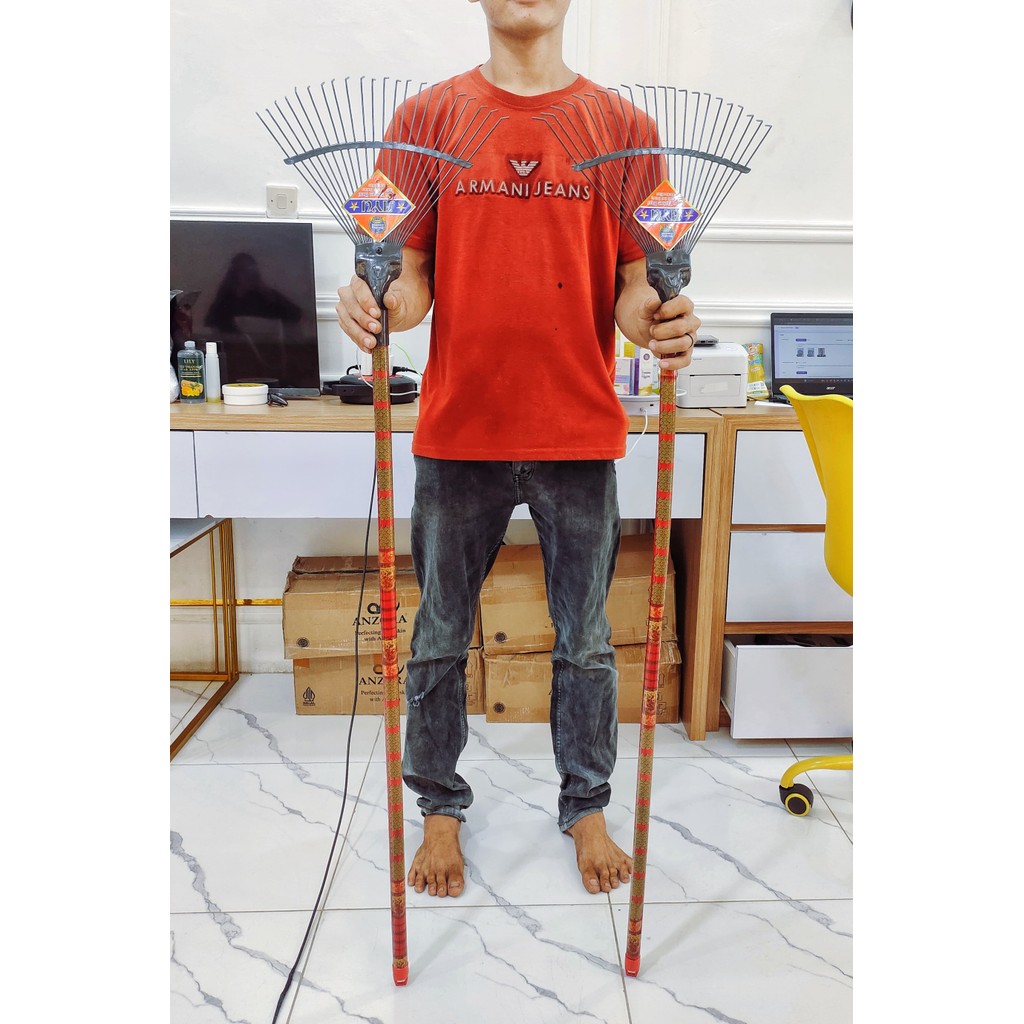 Jual Sapu Garuk Besi / SAPU TAMAN BESI + GAGANG KAYU | Shopee Indonesia