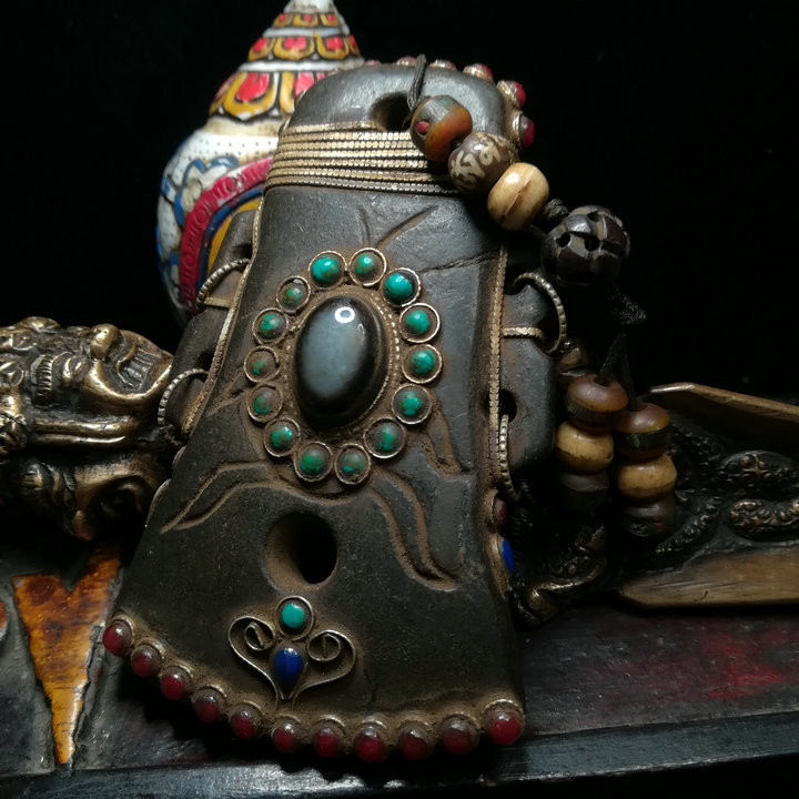 Jual Xizang received the wrapped slurry old meteorite vajra axe stone ...