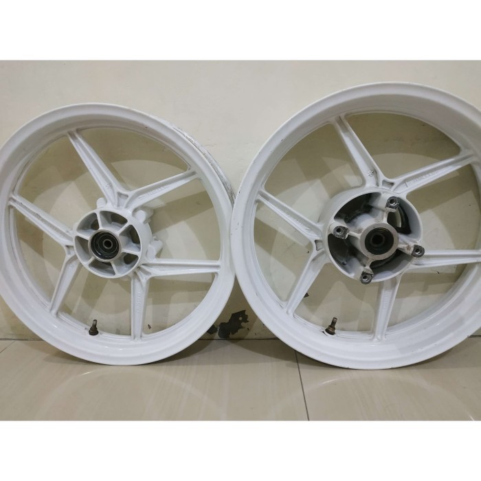 Jual Jual Velg Racing Tapak Lebar Warna Putih Merk AXIO (Bekas ...