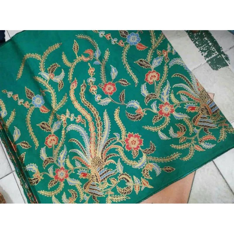 Jual Kain Batik Laweyan Solo motif merak warna dasar hijau ( Primissima ...