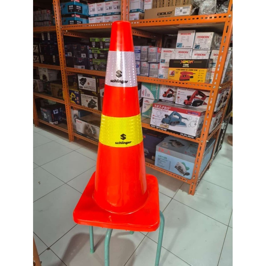 Jual Safety Traffic Cone / Kerucut Lalu Lintas SCHLINGER tinggi 70 cm | Shopee Indonesia