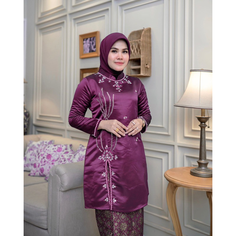 Jual QUEEN KEBAYA BELAH SAMPING / Set kebaya Mahalini / setelan kebaya ...