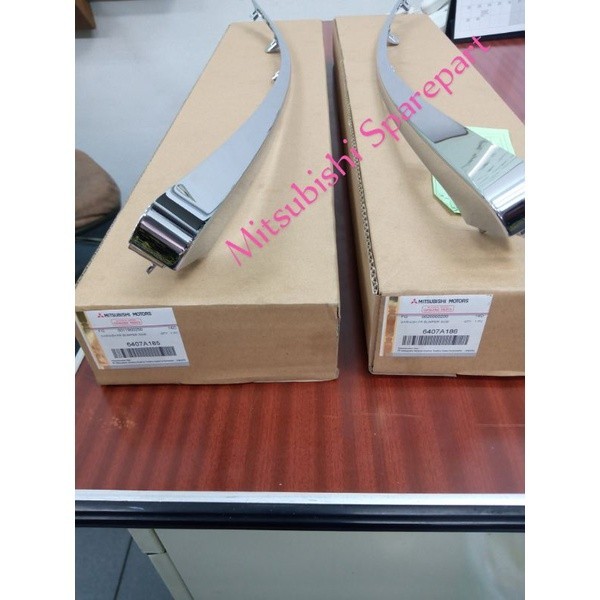 Jual garnish list chrome bumper depan atas Xpander Original Mitsubishi ...