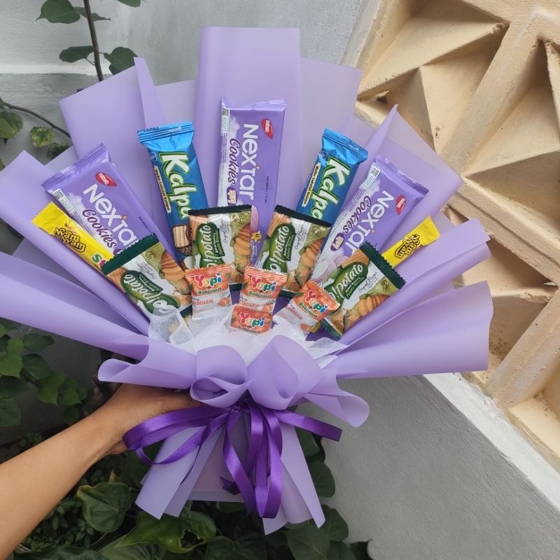 Jual snack bucket / hadiah ulang tahun / gift spesial / bucket jajan ...