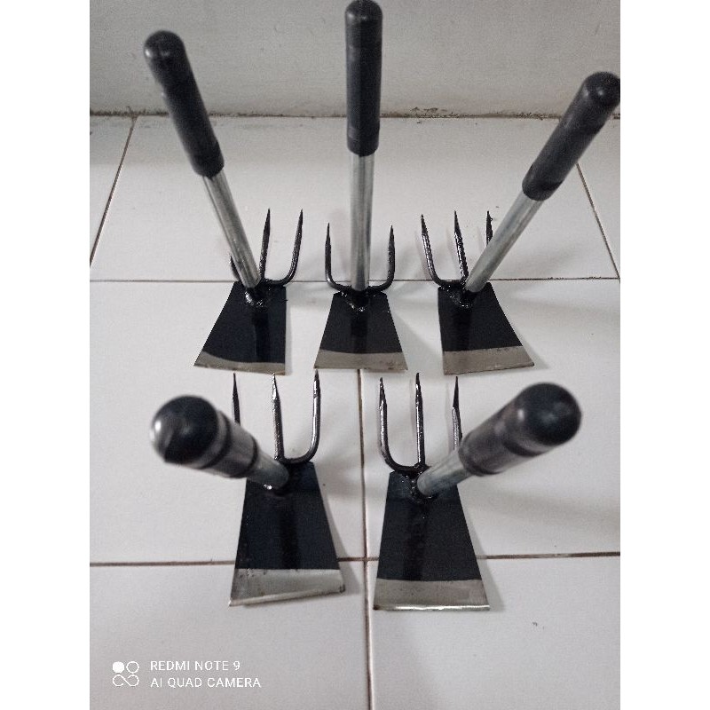 Jual Cangkul Mini & Garuk 2 in 1 Tangkai Pipa Besi Multifungsi | Shopee ...