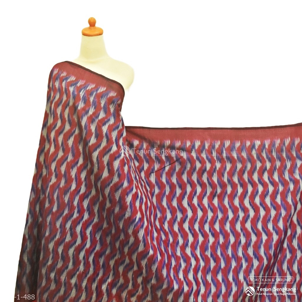 Jual Kain Tenun Ikat Sutra Bugis Makassar Merah Tua - Tenun Sengkang ...