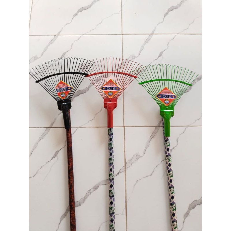 Jual Sapu Garuk Besi / SAPU TAMAN BESI + GAGANG KAYU | Shopee Indonesia