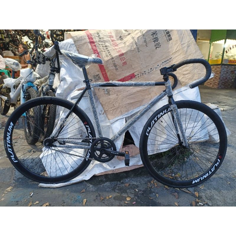 Jual sepeda fixie ukuran 700c frame besi lokal rem torpedo stang ...