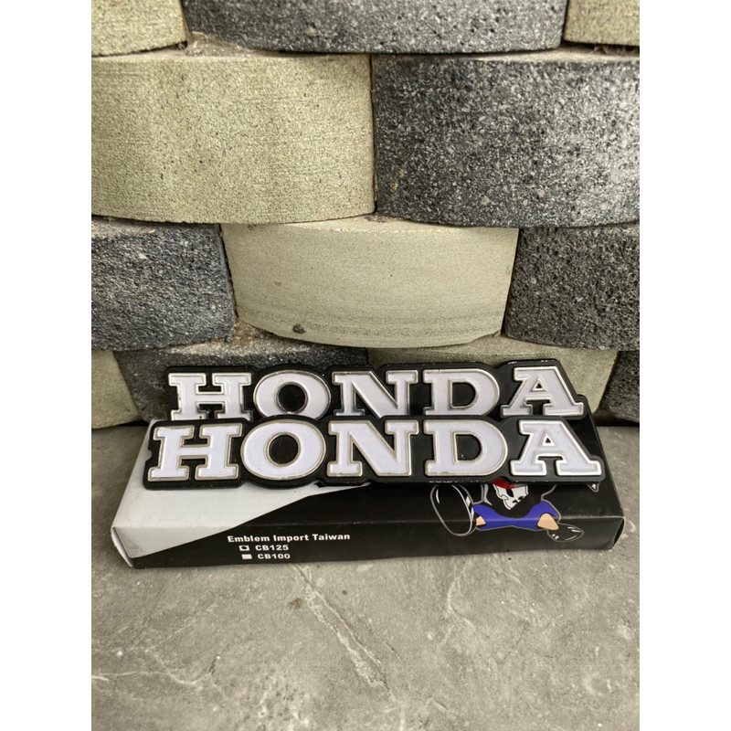Jual EMBLEM TANGKI CB 100 HITAM PUTIH GADING CB GLATIK CB 125 S90 K5 ...