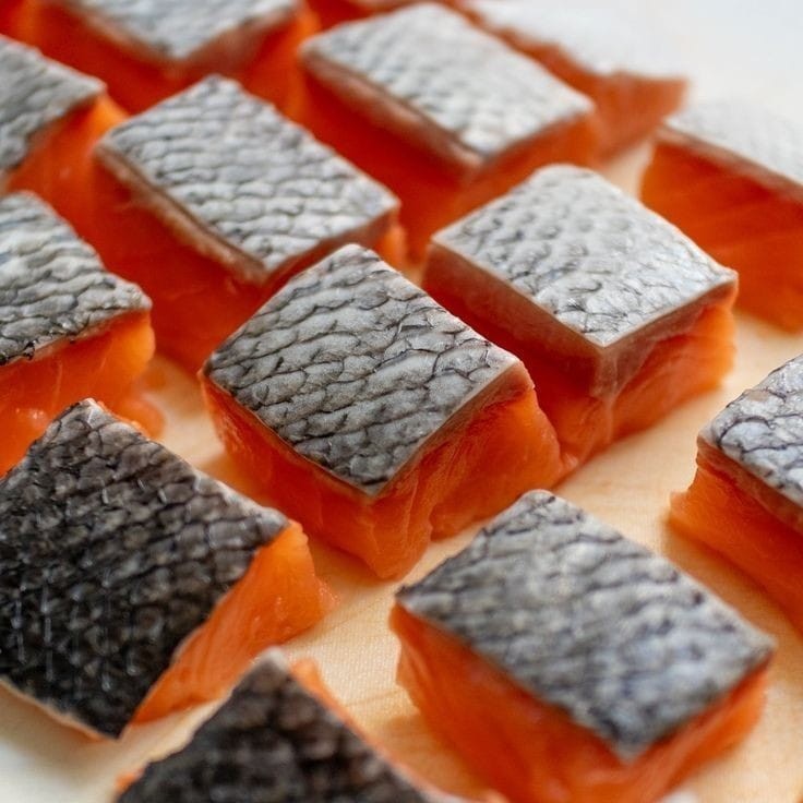 Jual Ikan Salmon Cubes - Skin On Frozen Salmon Import Norway 250gram ...