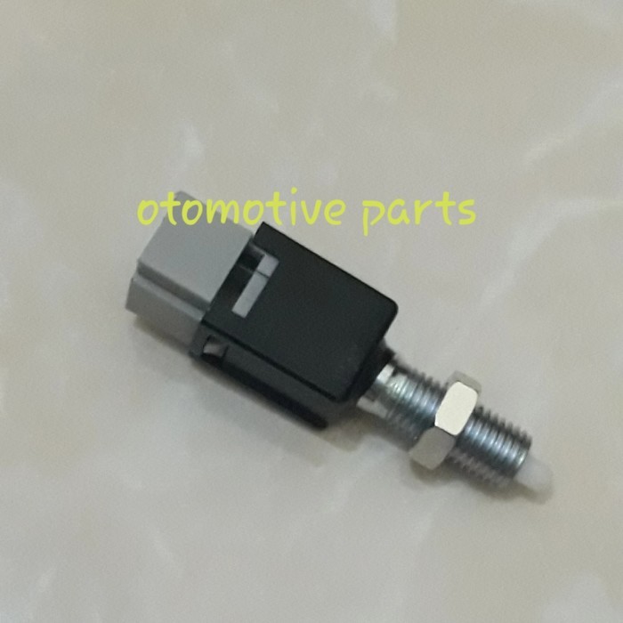 Jual Stop switch / Switch rem Isuzu Elf NKR 66/71 dan Traga | Shopee ...