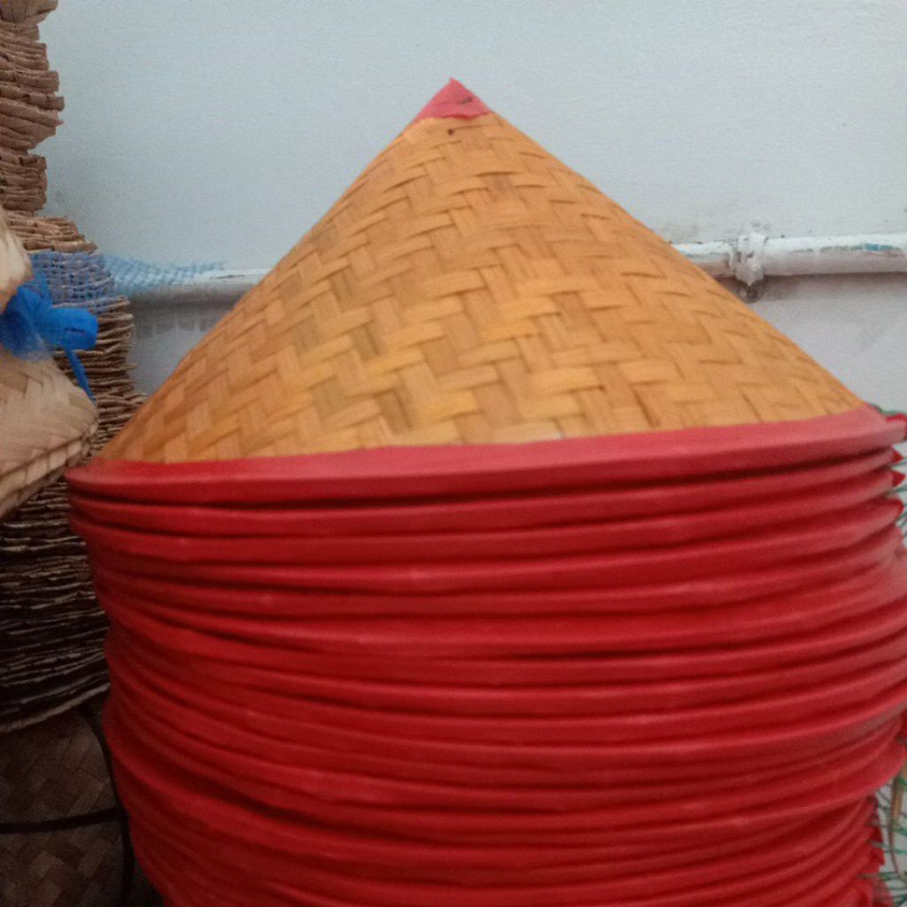 Jual Caping Bambu Topi Petani Diameter 38CM Lis Merah, Caping Lancip ...