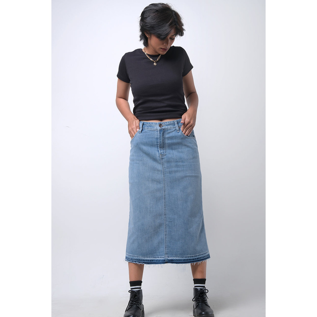 Jual Logo Jeans Rok Midi Denim Jenaira Light Blue 52038L3LL | Shopee ...