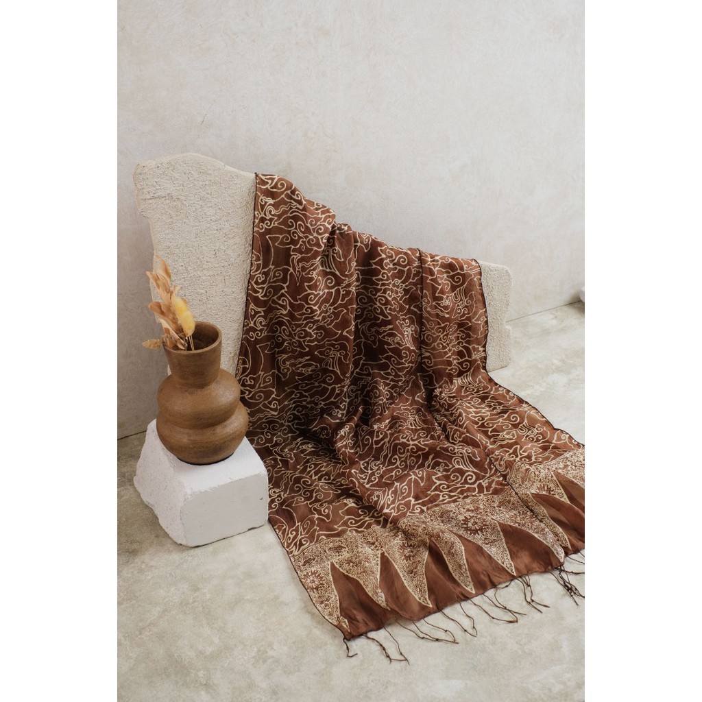 Jual BATIK RATU - Syal Batik Sutra Mega Mendung - Brown - 45 | Shopee ...