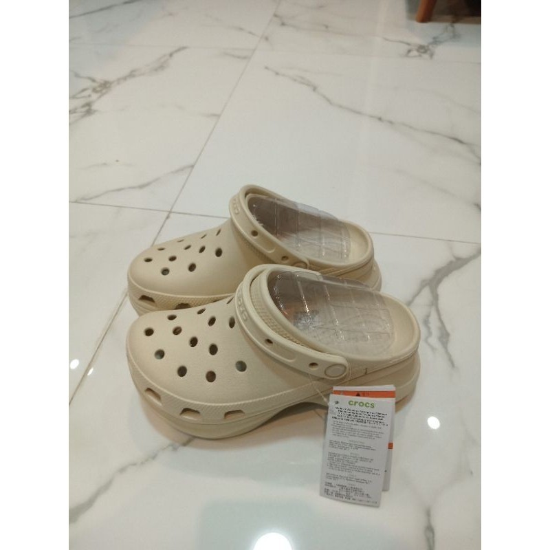 Jual Crocs Classic Bae Clog / Sandal wanita Crocs classic Bae Clog ...