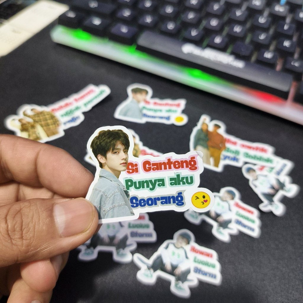 Jual Custom cuting stiker foto kamu (Harga per 1 lembar A4 / 15-30 pcs ...