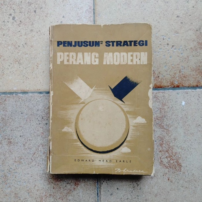 Jual Penjusun-Penjusun Strategi Perang Modern - Edward Mead Earle ...