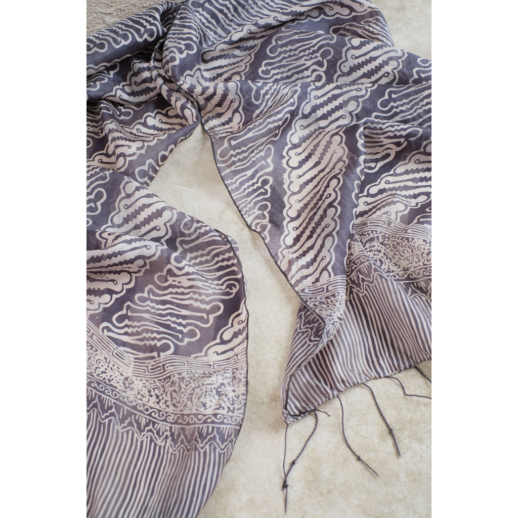 Jual BATIK RATU - Syal Batik Sutra Parang Tuding - Grey - 45 | Shopee ...