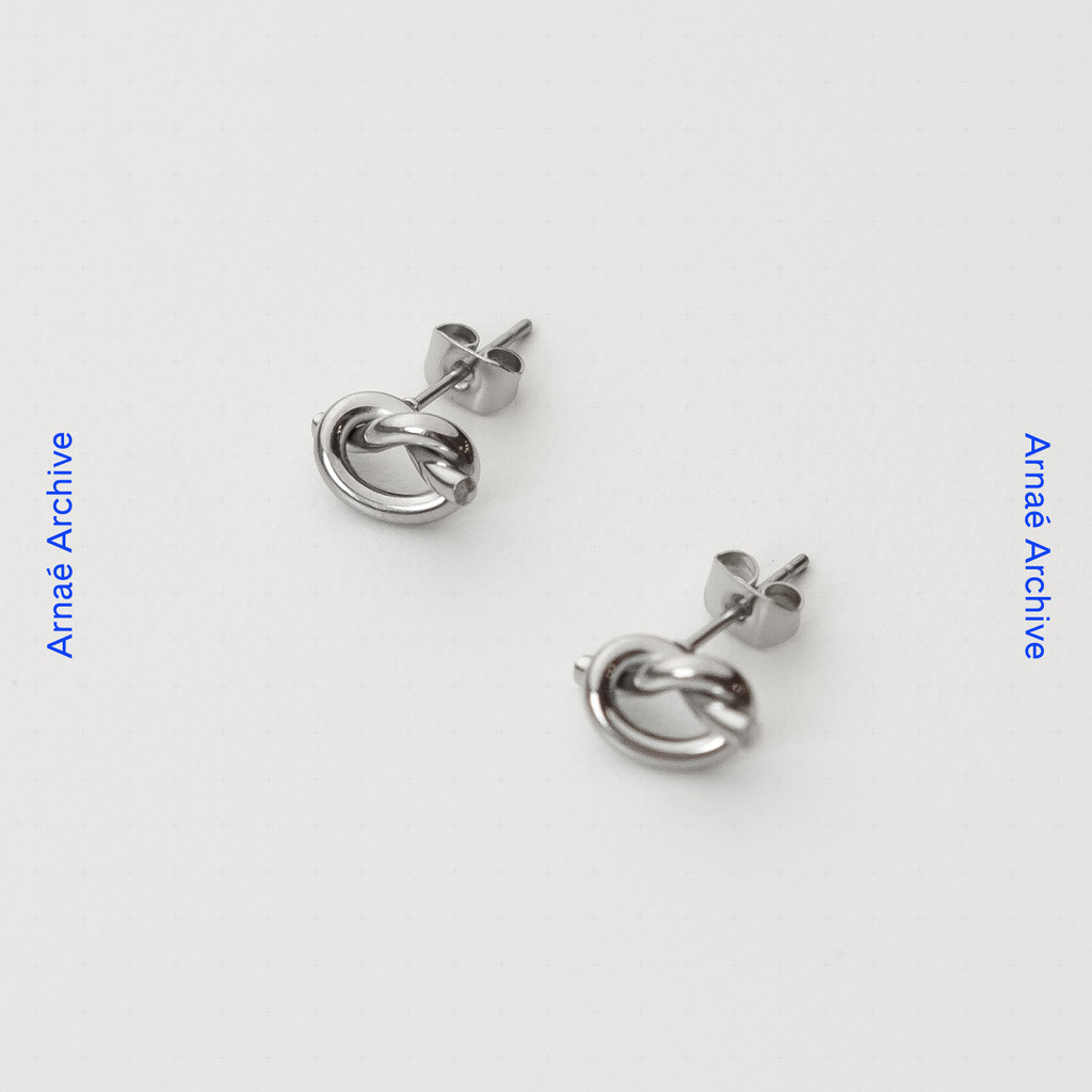 Jual Arnaé Archive — Link Knot Stud Earrings — Anting Unisex Premium ...