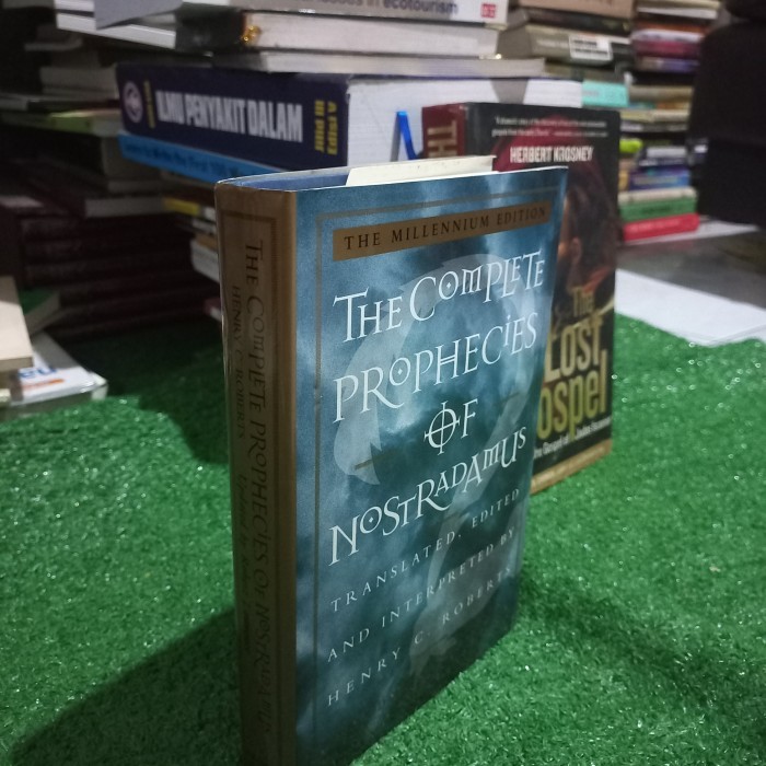 Jual Buku The Complete Prophecies of Nostradamus | Shopee Indonesia