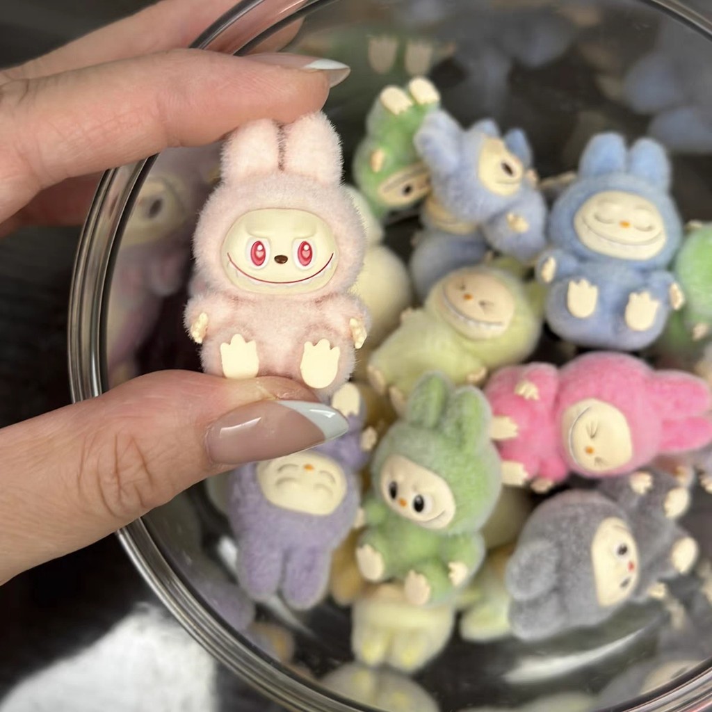 Jual Labubu Sitting Mini Labubu Ornament 3.5cm LABUBU V2 Boneka Vinil ...