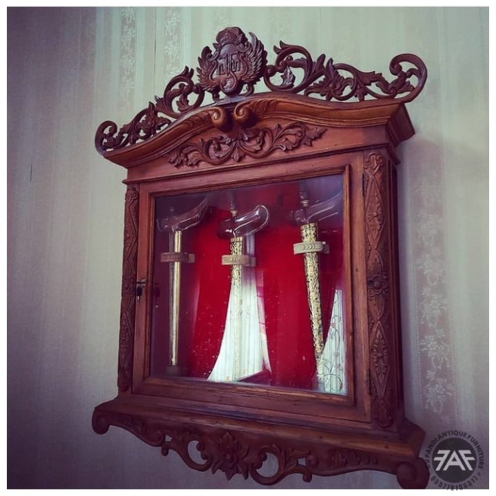 Jual lemari tempat keris jati ukiran jepara BM02245 murah nih | Shopee ...