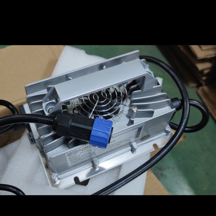 Jual Charger motor listrik 84v Fox R, gesits M23 - 83v 10A IP65 ...