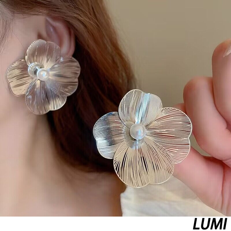 Jual LUMI Anting Model Besar Bunga dari Mutiara - Aksesoris Wajib ...