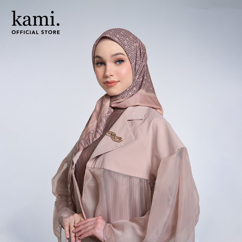 Jual Kami Mono Cubic Signature Scarf Hijab Segi Empat | Shopee Indonesia
