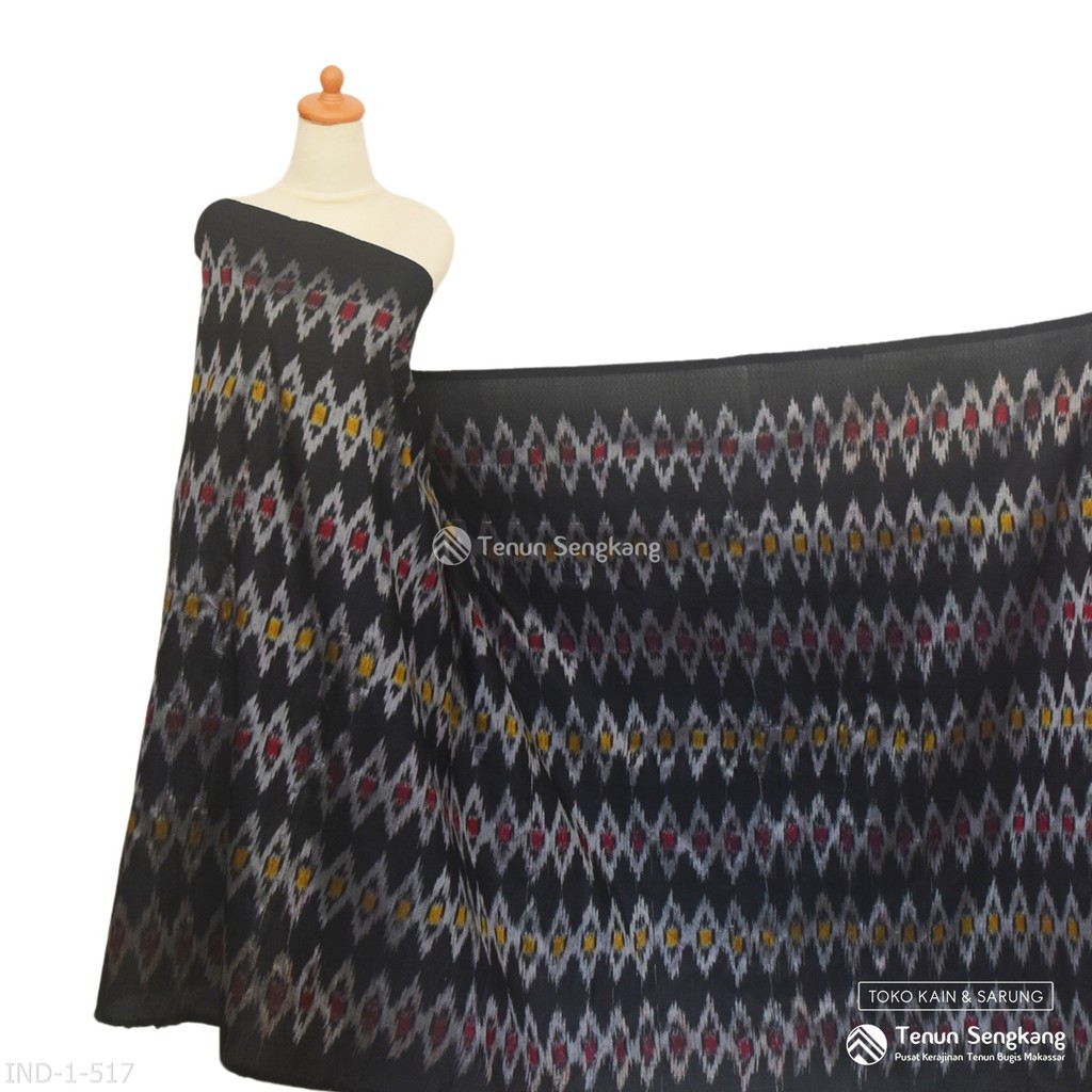 Jual Kain Tenun Ikat Sutra Bugis Makassar Hitam - Tenun Sengkang IND-1 ...