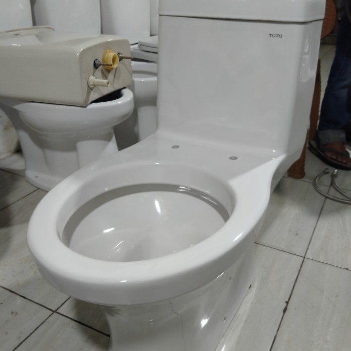 Jual kloset duduk l toilet TOTO l CW 630 J l warna putih | Shopee Indonesia