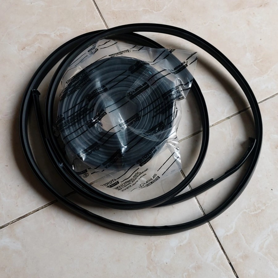 Jual JUAL KARET ROOF KARET KABIN ATAS UNIVERSAL TOYOTA INNOVA INOVA ...