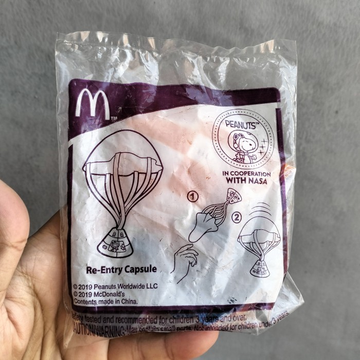 Jual Mainan Happy Meal Snoopy Peanuts Re Entry Capsule - Food Toys ...