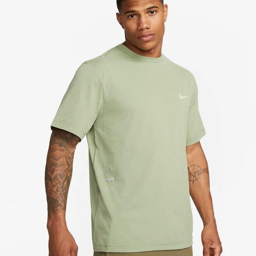 Jual Baju Training Pria Nike Dri-Fit UV Hyverse Green - FN7290-386 ...