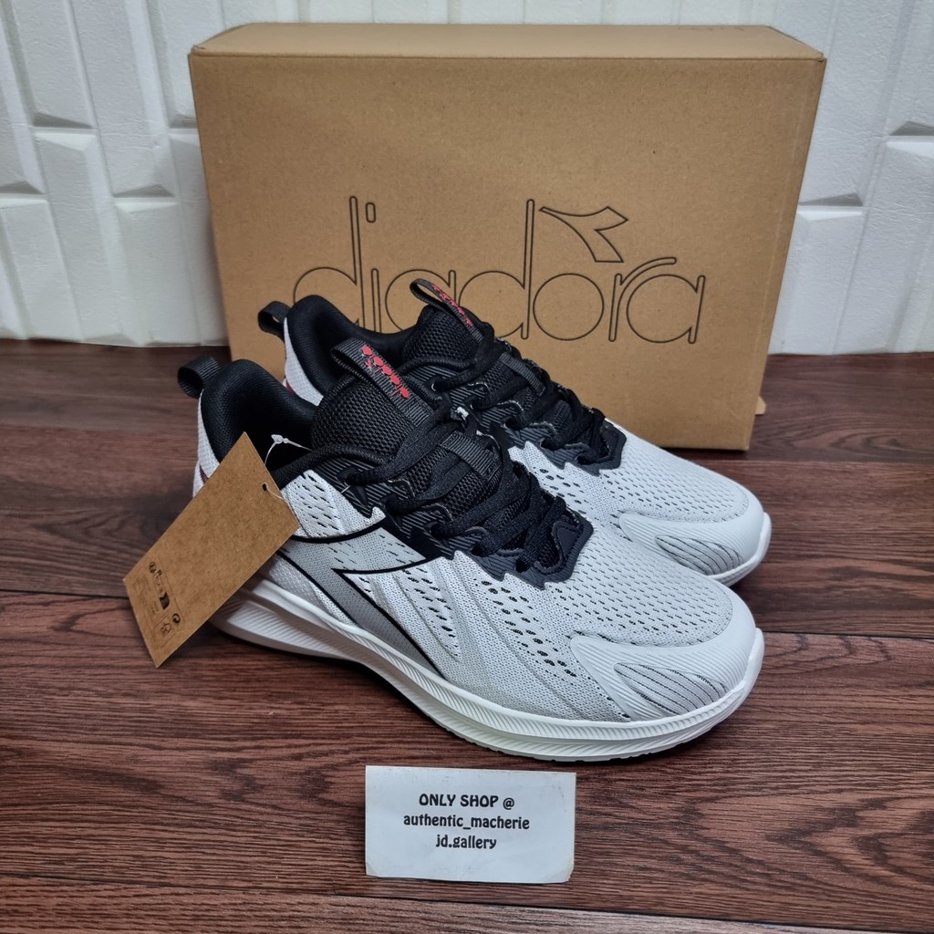 Jual ORIGINAL SALE 70% SEPATU DIADORA RUNNING KANGURU WHITE BLACK MEN ...