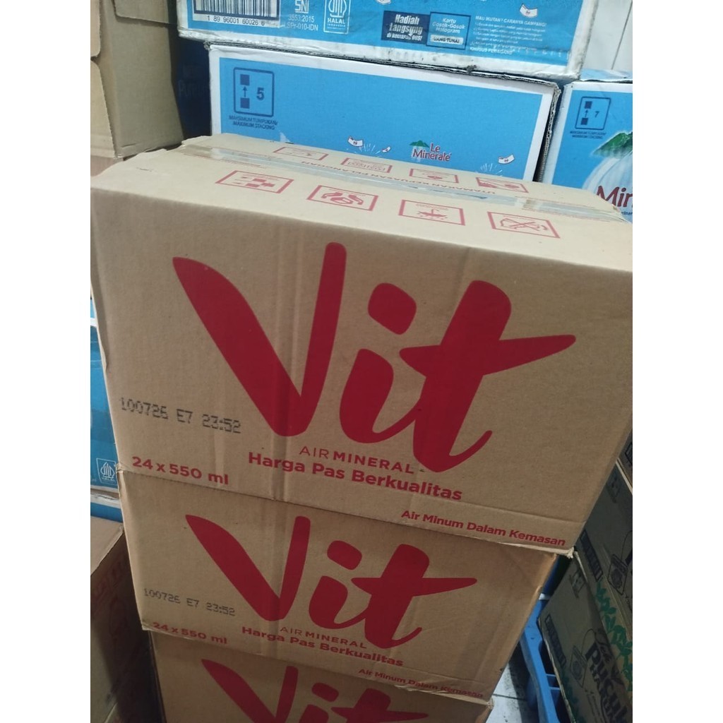 Jual Vit Air Mineral 550 mL & 1.5L DUS | Shopee Indonesia