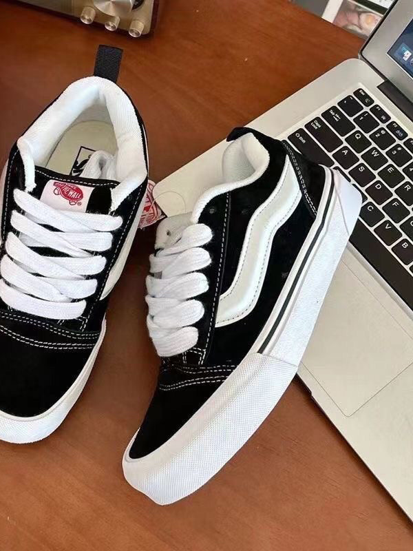 Jual Jual Sepatu L Bread Black and White Couples Low-top Trendy Casual ...