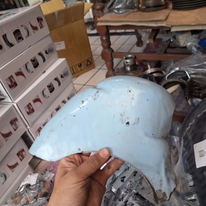 Jual Tutup blok vespa 60an original bekas bahan besi Mayan utuh cocok ...